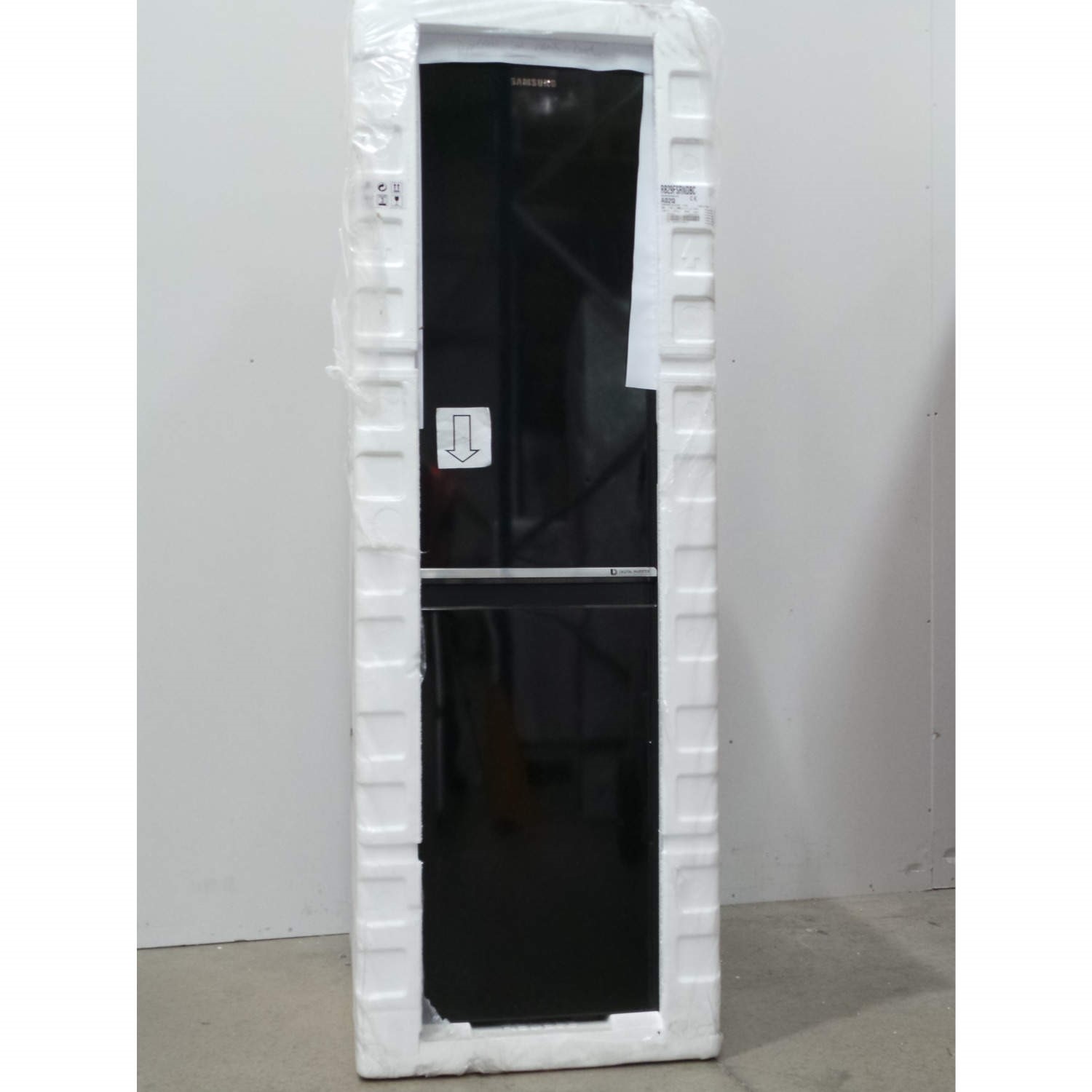 GRADE A2 - Light cosmetic damage - Samsung RB29FSRNDBC 1.78m Tall ...
