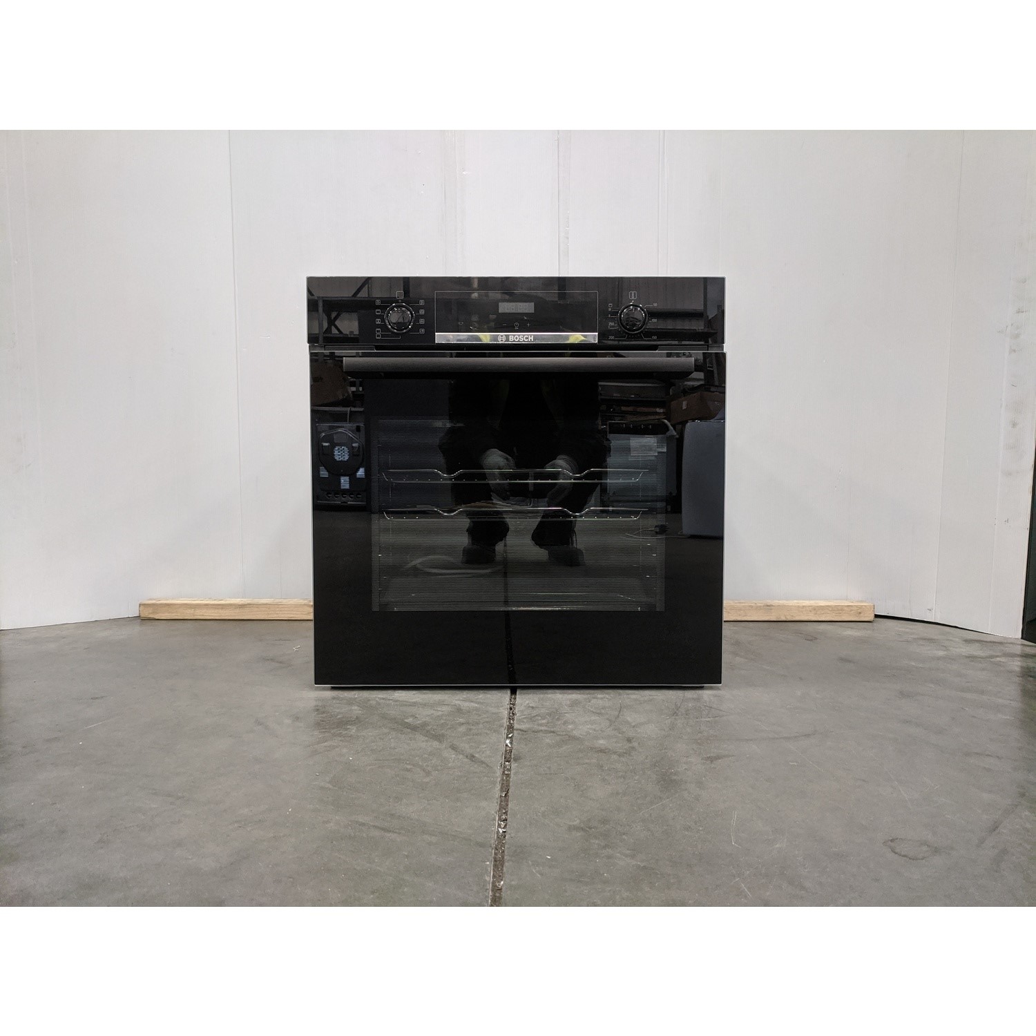 Refurbished Bosch Serie 4 HBS534BB0B Single Built In Electric Oven with ...