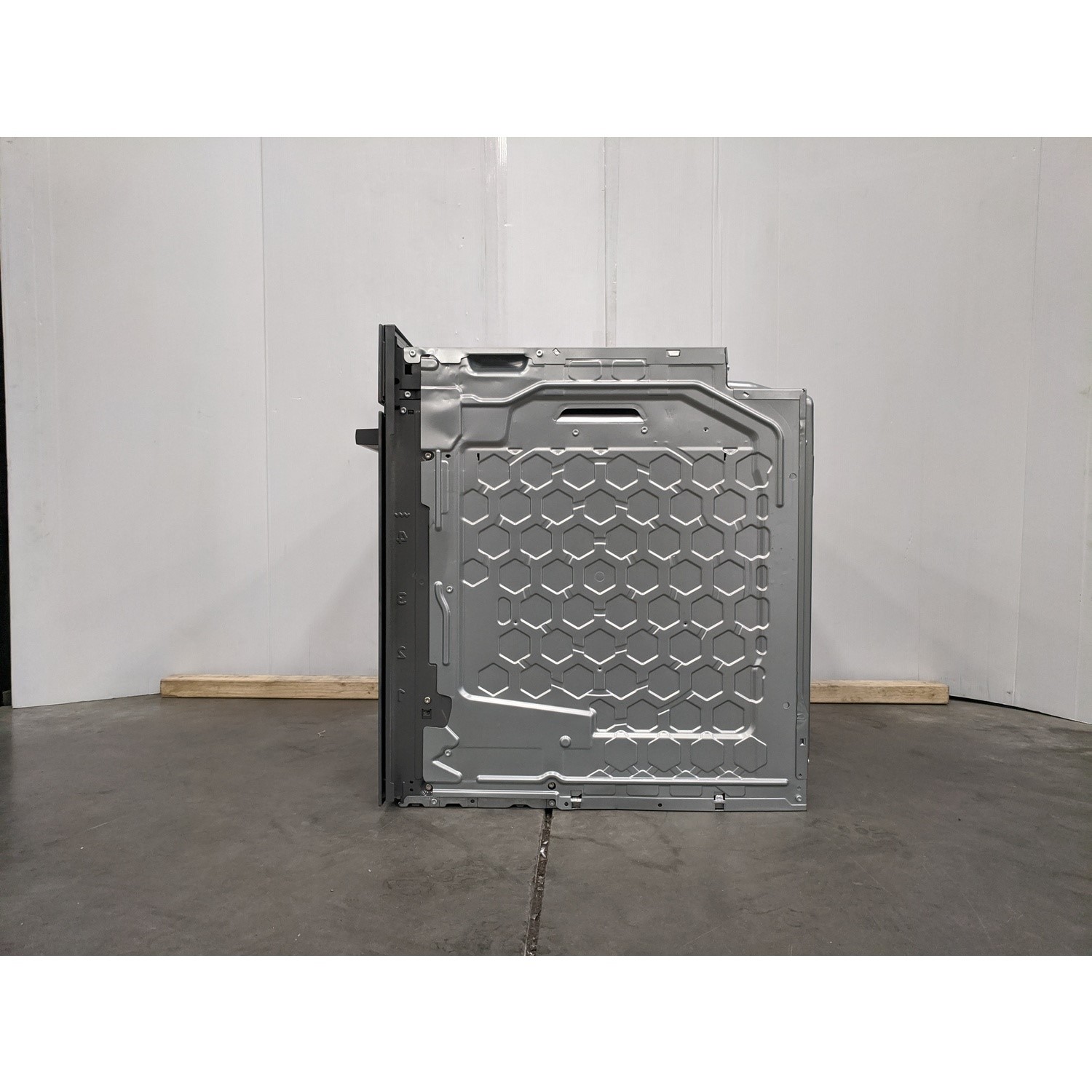 Refurbished Bosch Serie 4 HBS534BB0B Single Built In Electric Oven with ...