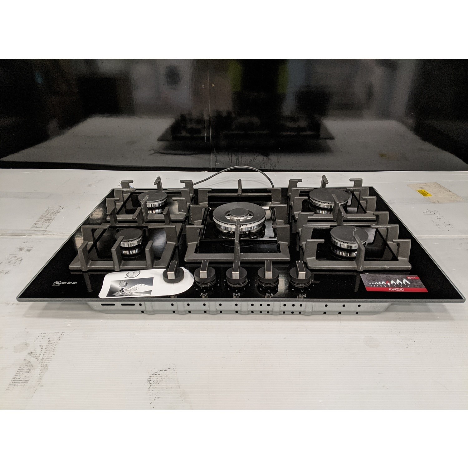 Refurbished Neff N70 T27CS59S0 75cm 5 Burner Gas on Glass Gas Hob Black ...
