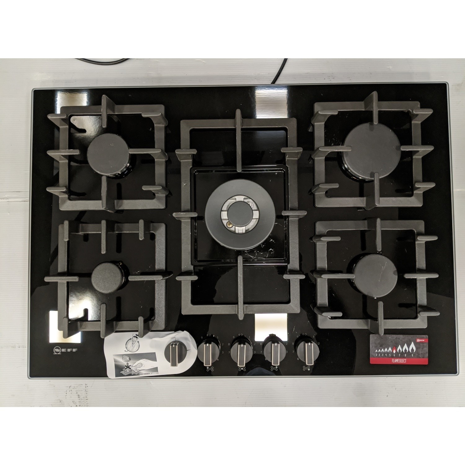 Refurbished Neff N70 T27CS59S0 75cm 5 Burner Gas on Glass Gas Hob Black ...