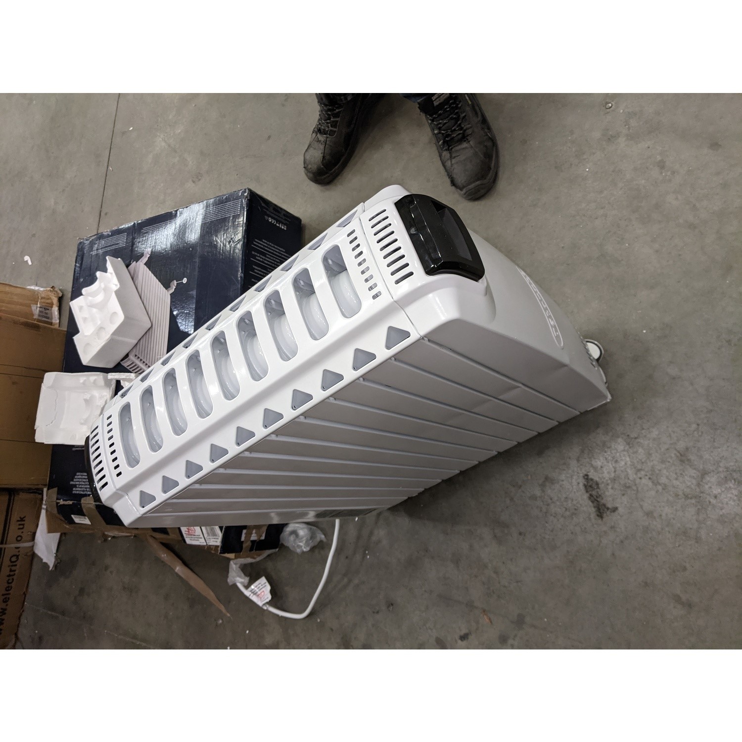 Refurbished DeLonghi Dragon 4 2.5kW Oil Filled Radiator 10 Fin with ...