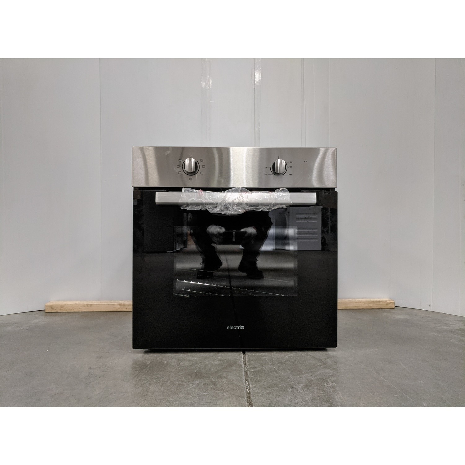 Refurbished electriQ EQOVENM1 60cm Plug In Electric Single Oven ...