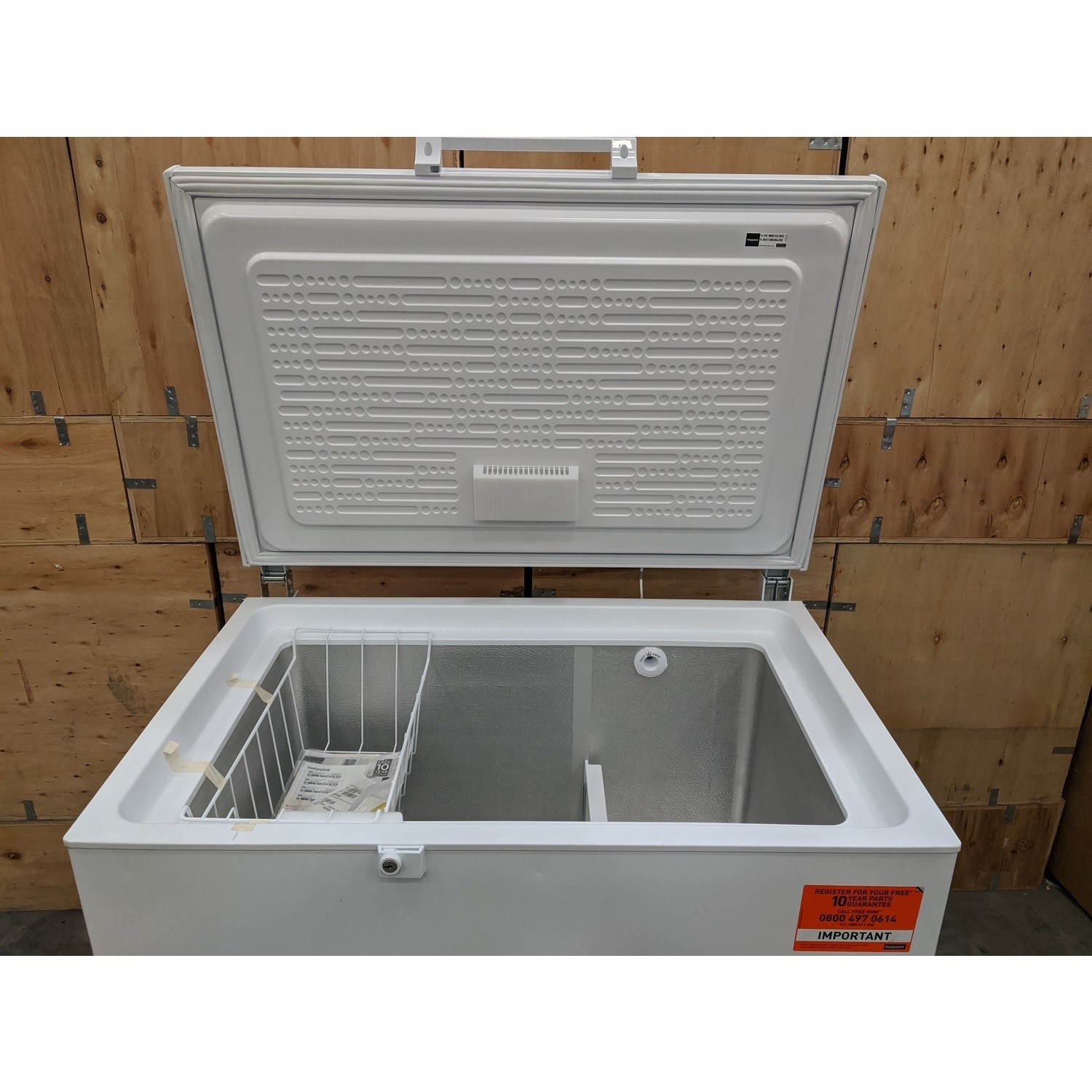 HOTPOINT CS1A250HFA 251 Litre Chest Freezer 70cm Deep Frost Free 100cm ...