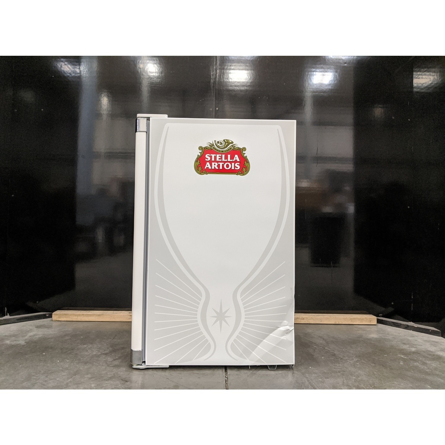 Refurbished Husky HU218 Freestanding 122 Litre Stella Drink Fridge ...