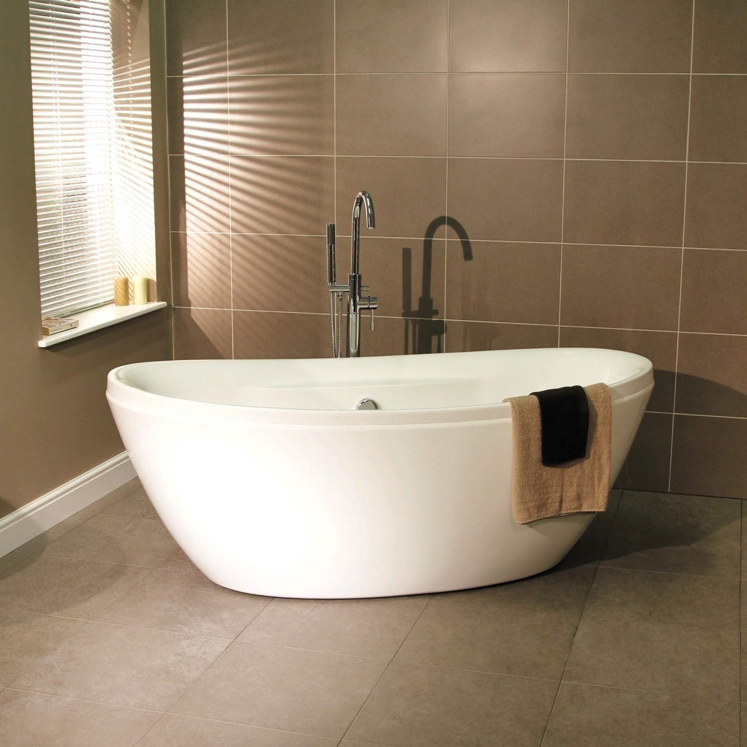 Duo Oval Modern Freestanding Bath - L1750 x W840mm BeBa_15506 ...