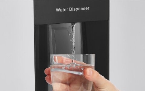 Beko 268 Litre 50/50 Freestanding Fridge Freezer with Water Dispenser ...